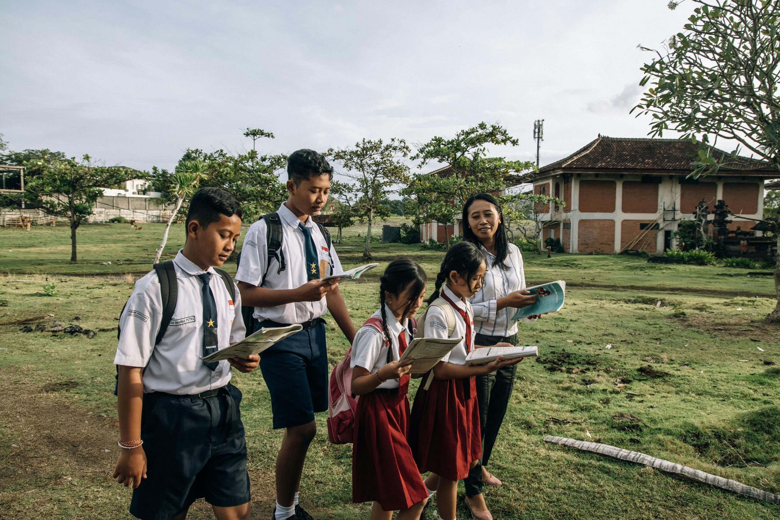 How an Educational Travel Agency Enhances School Group Trips